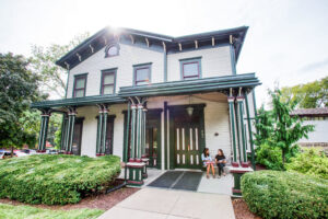 Iowa Writers’ Workshop: “A Magnet” for America’s Most Brilliant ...